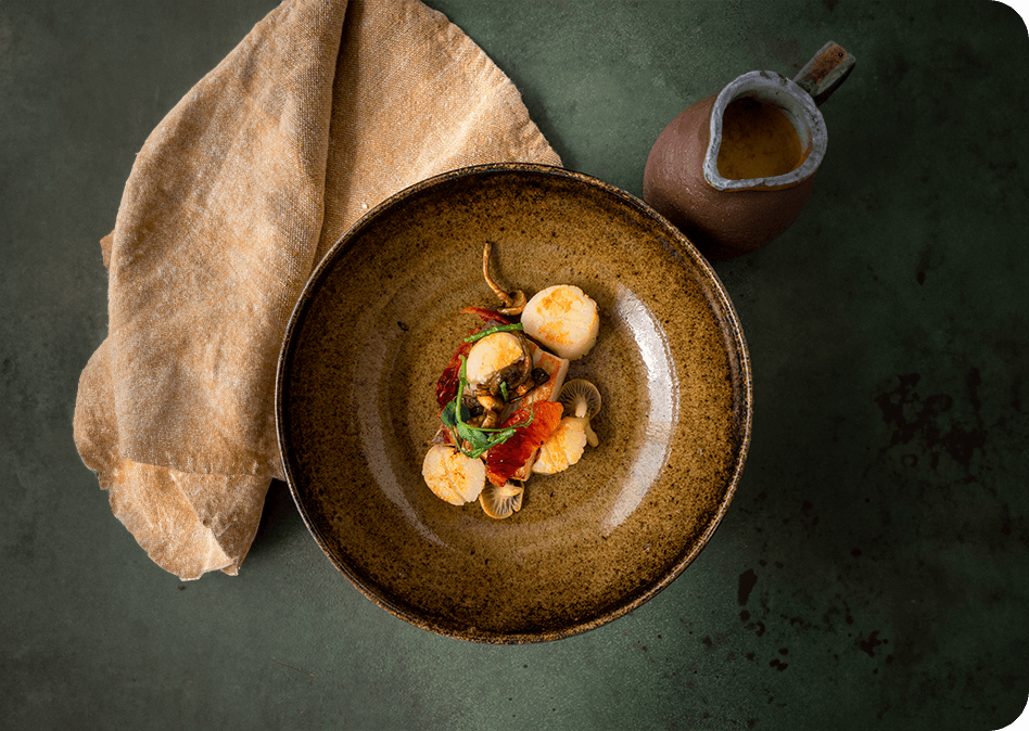 Geraffineerde buikspek en coquilles met sambai hollandaise – Cook and ...