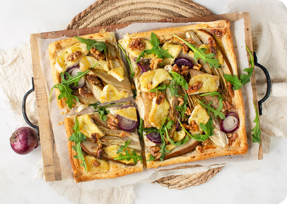 Krokante plaattaart met brie, peer en witlof